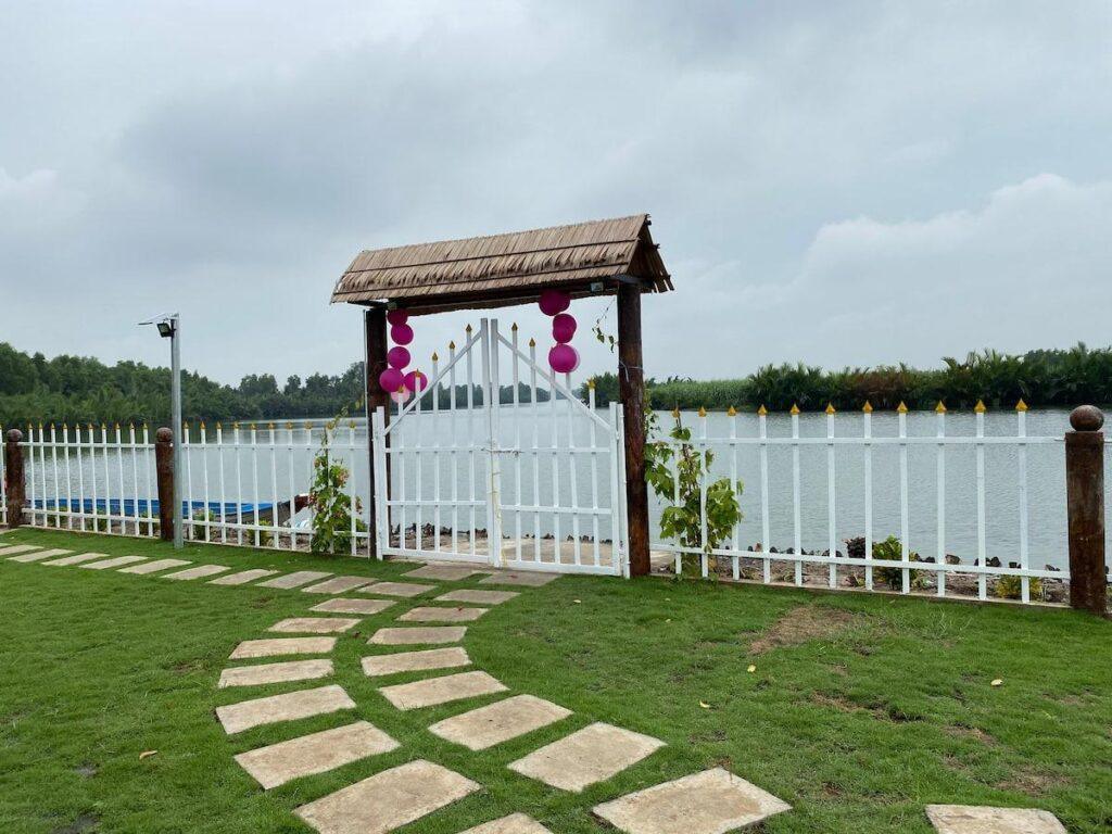 Riverfront Cottage – The River Home