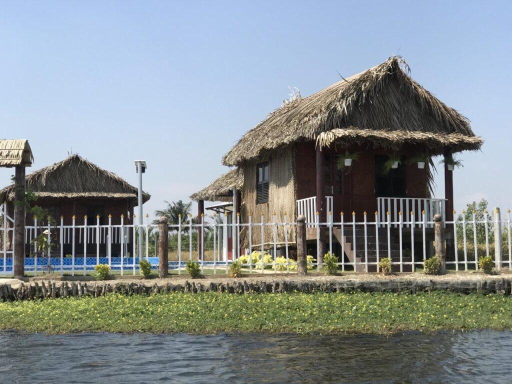 Riverfront Cottage – The River Home